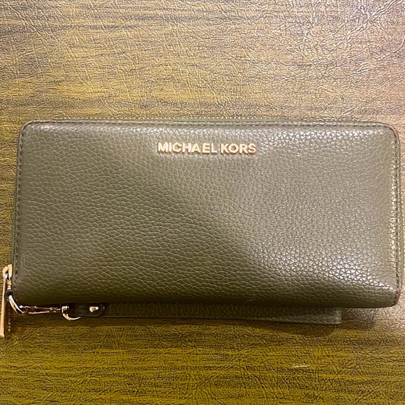 Michael Kors | Bags | Michael Kors Wristlet Wallet | Poshmark